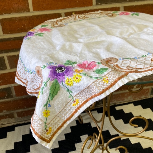 Accents | Vintage Beautiful Hand Embroidered Table Linen | Poshmark
